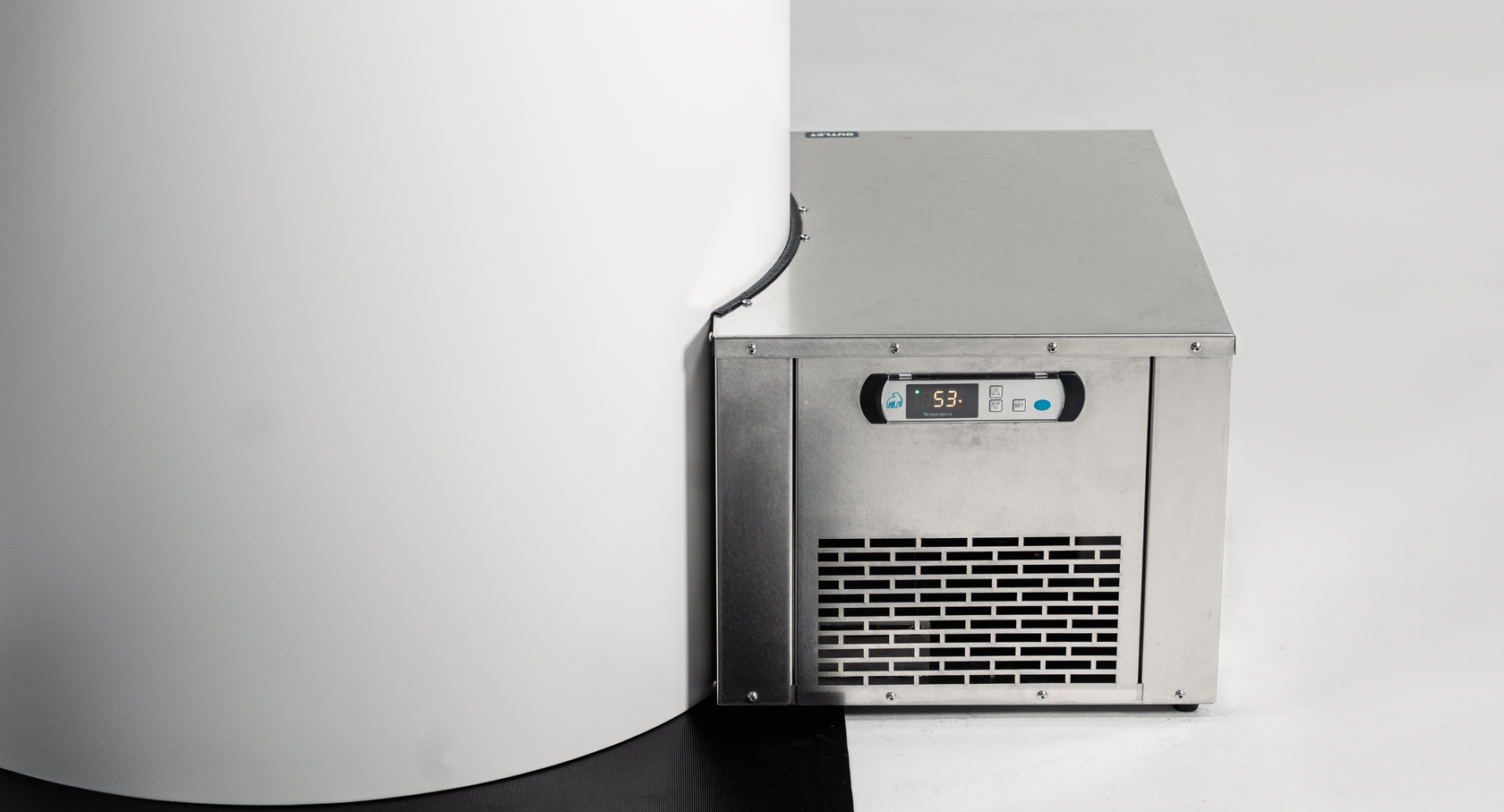 Pro Curve Chiller – The Cold Life